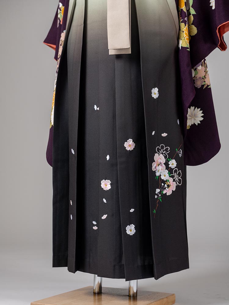 【袴単品レンタル】 ベージュグリーンぼかし刺繍 M、L、LLサイズ 品番：hakama-007｜KIMONO-PRO | 京都の着物レンタル＆きものサロン | 振袖・袴レンタルのご来店・全国宅配