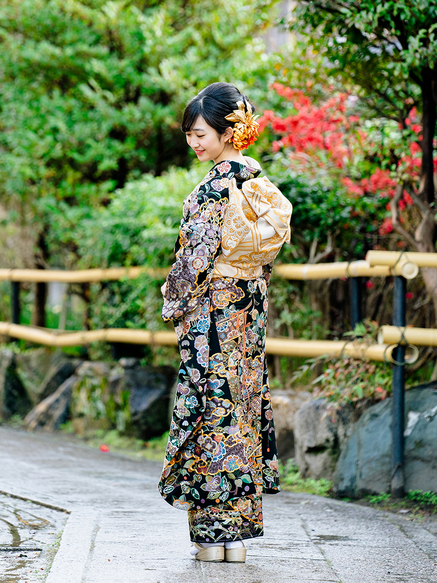 【最高級の総刺繍振袖レンタル】黒色・扇面に吉祥花尽くし・Lサイズ 品番sk-51 ｜KIMONO-PRO（キモノプロ）京都のきものレンタル・全国宅配・ご来店ご下見も大歓迎